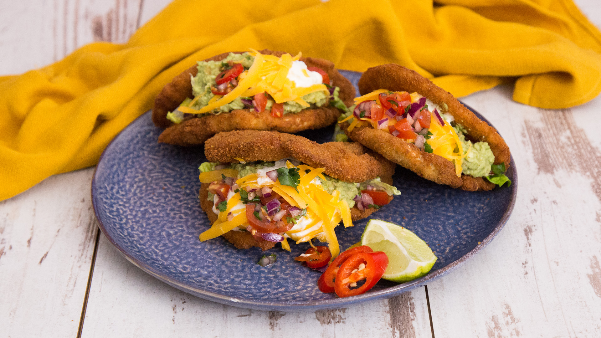 Inside-Out Tacos mit Hähnchen, Guacamole und Cheddar